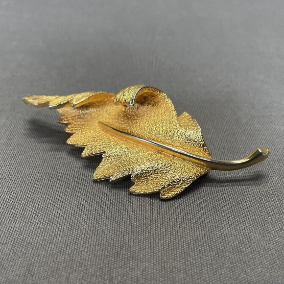 Coro | Jewelry | Vintage Coro Brooch Pin Gold Tone Curled Leaf Signed ...